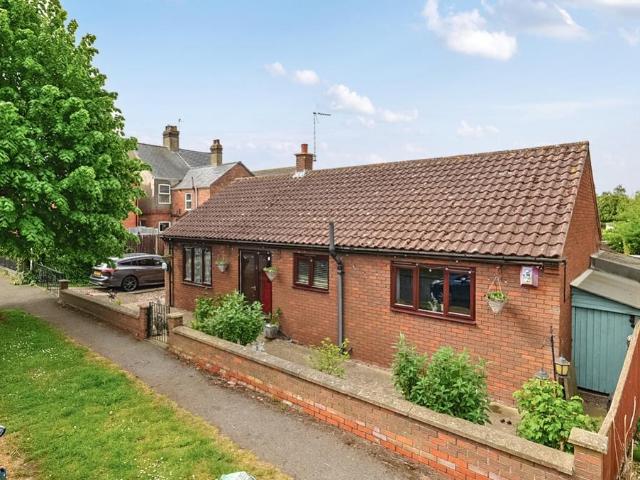 2 bedroom detached bungalow for sale
