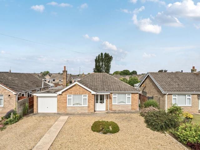 2 bedroom detached bungalow for sale