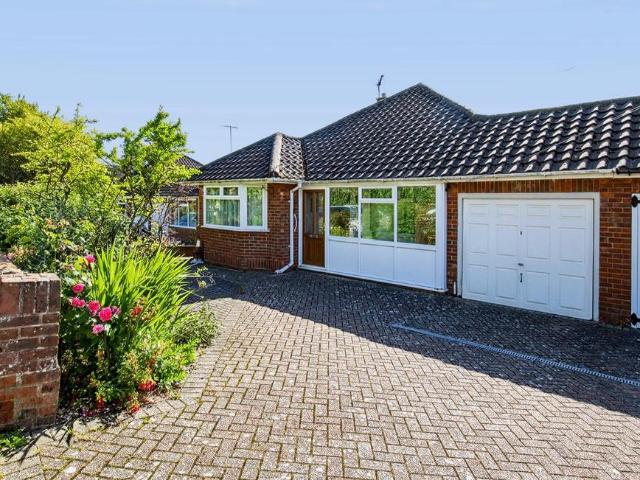 2 bedroom detached bungalow for sale