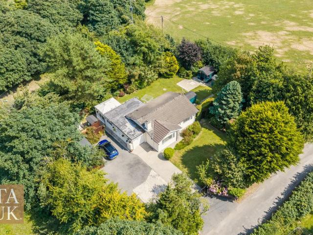 2 bedroom detached bungalow for sale