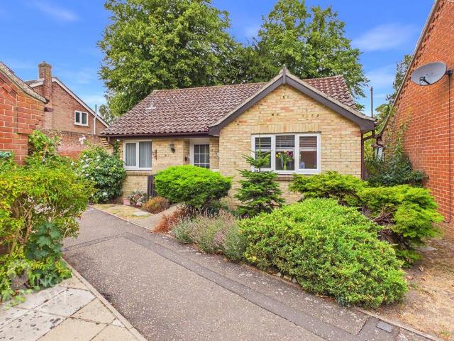 2 bedroom detached bungalow for sale