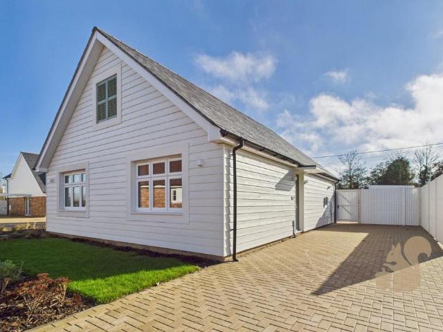 2 bedroom detached bungalow for sale