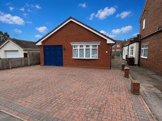 2 bedroom detached bungalow for sale