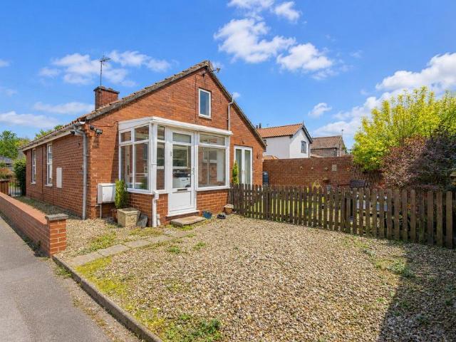2 bedroom detached bungalow for sale