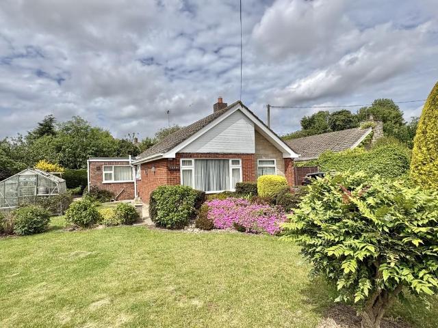 2 bedroom detached bungalow for sale