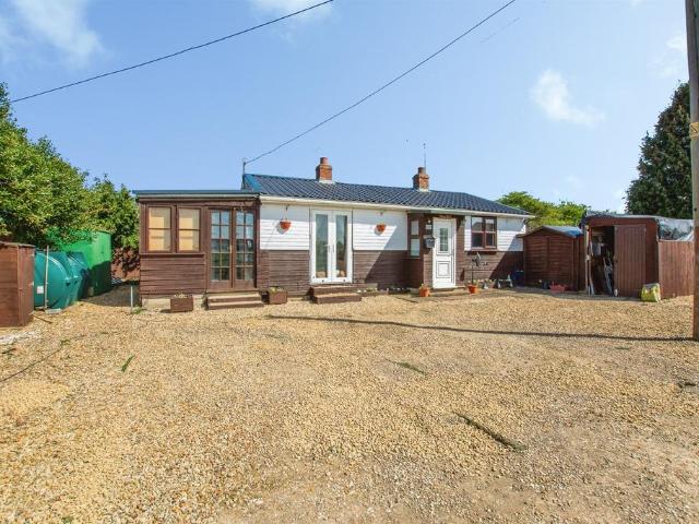 2 bedroom detached bungalow for sale