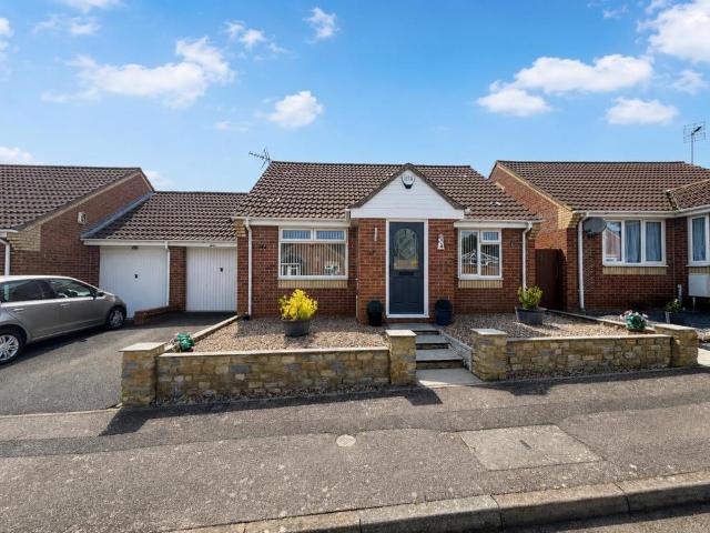 2 bedroom detached bungalow for sale