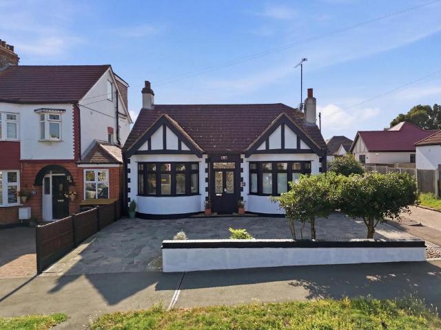 2 bedroom detached bungalow for sale