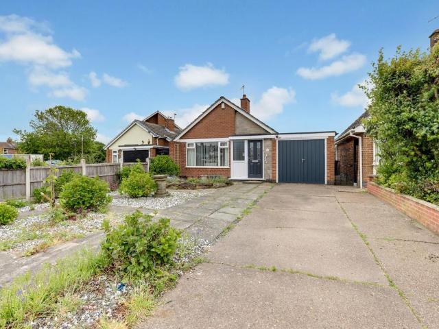 2 bedroom detached bungalow for sale
