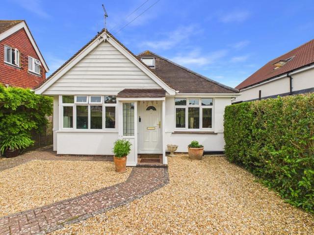 2 bedroom detached bungalow for sale