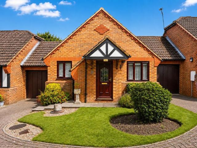 2 bedroom detached bungalow for sale