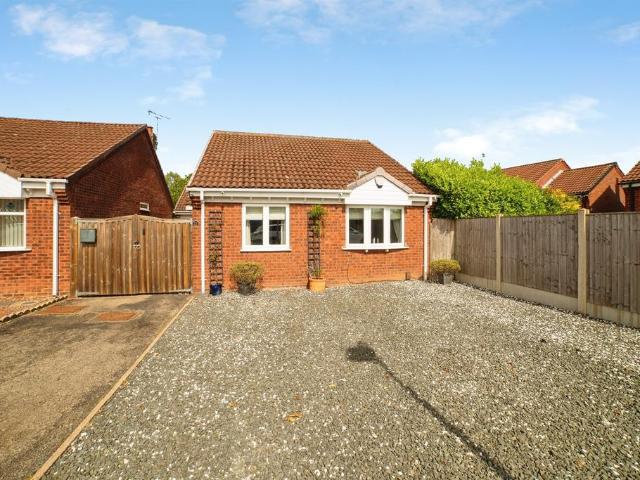 2 bedroom detached bungalow for sale