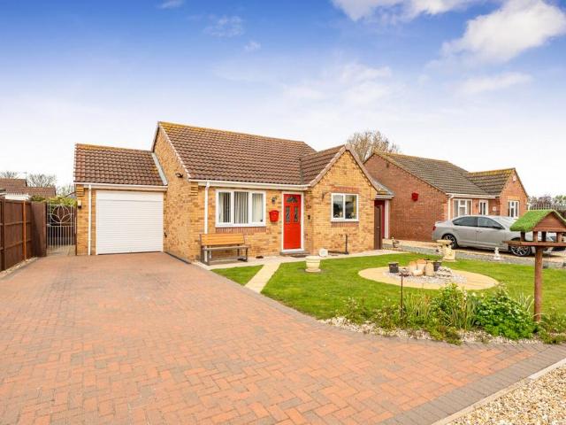 2 bedroom detached bungalow for sale