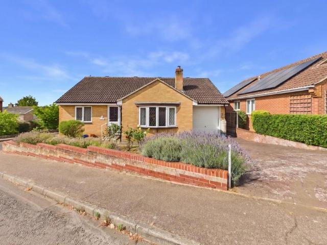 2 bedroom detached bungalow for sale