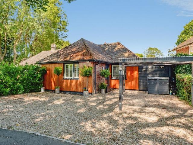 2 bedroom detached bungalow for sale