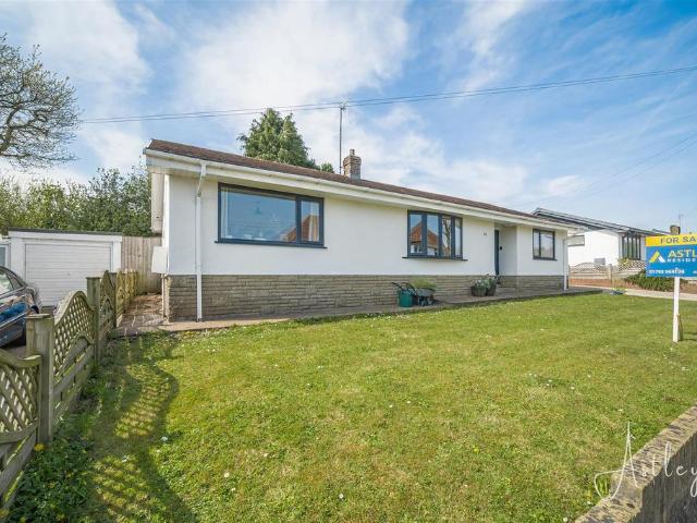 2 bedroom detached bungalow for sale
