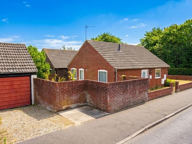 2 bedroom detached bungalow for sale
