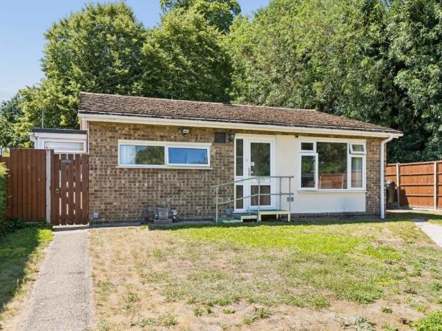 2 bedroom detached bungalow for sale