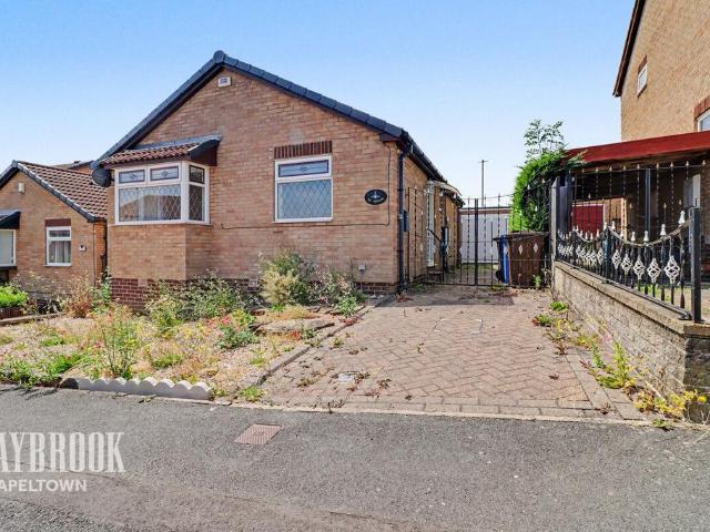 2 bedroom detached bungalow for sale