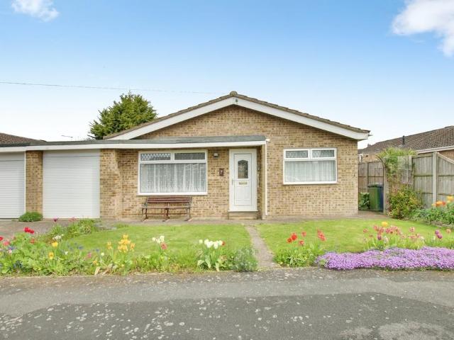 2 bedroom detached bungalow for sale