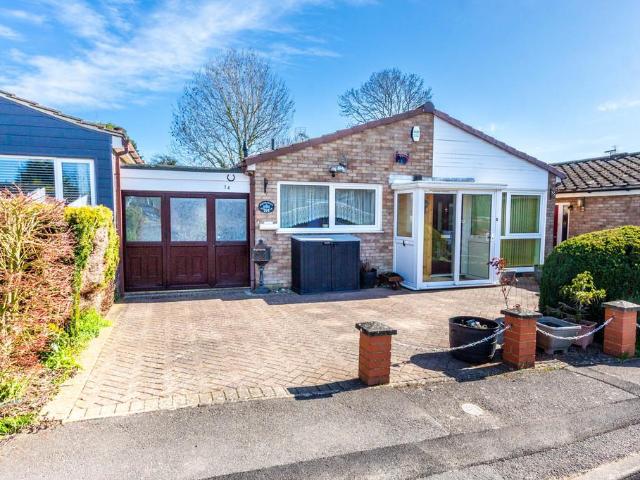 2 bedroom detached bungalow for sale