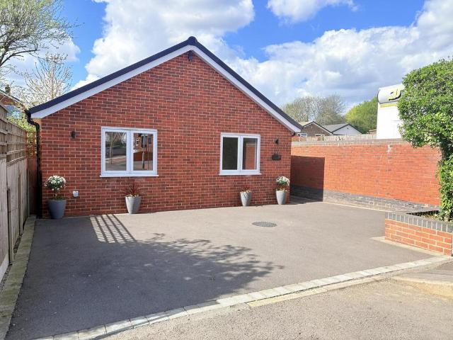 2 bedroom detached bungalow for sale