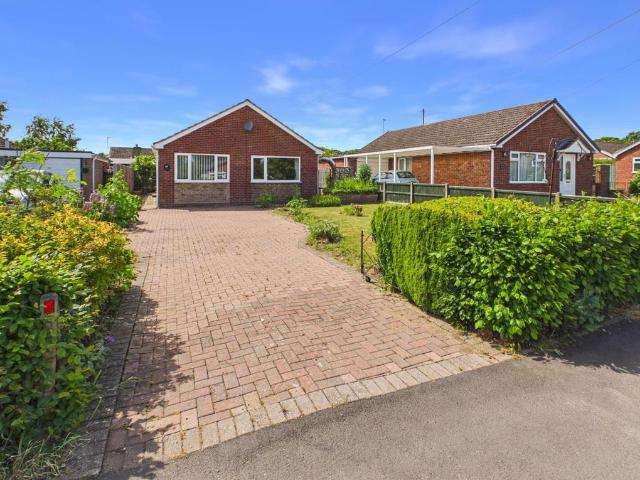2 bedroom detached bungalow for sale