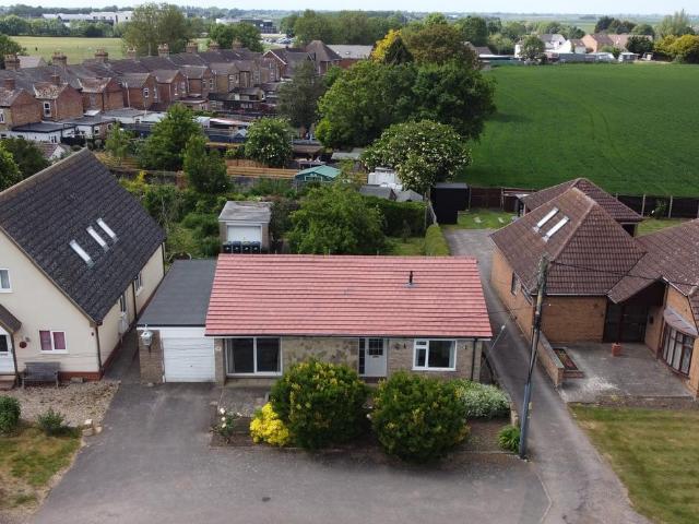 2 bedroom detached bungalow for sale