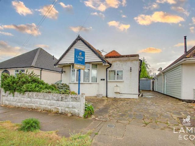 2 bedroom detached bungalow for sale