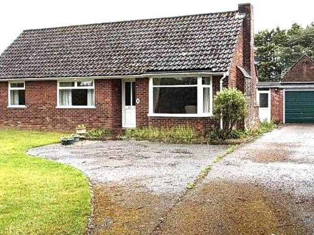 2 bedroom detached bungalow for sale