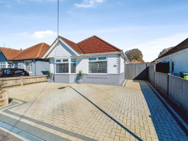 2 bedroom detached bungalow for sale