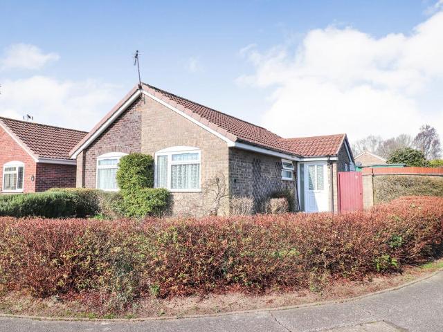 2 bedroom detached bungalow for sale