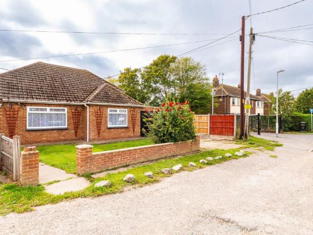 2 bedroom detached bungalow for sale