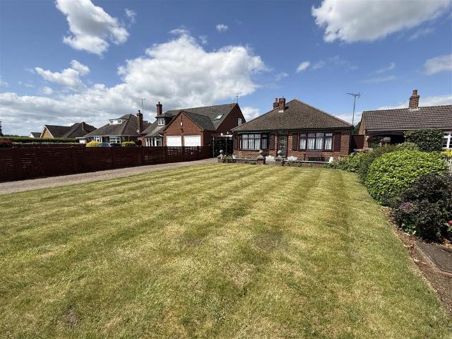 2 bedroom detached bungalow for sale