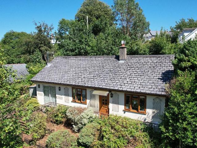 2 bedroom detached bungalow for sale