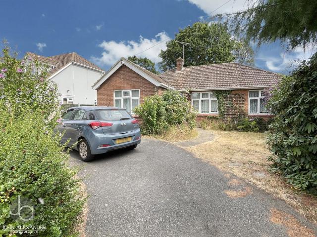 2 bedroom detached bungalow for sale