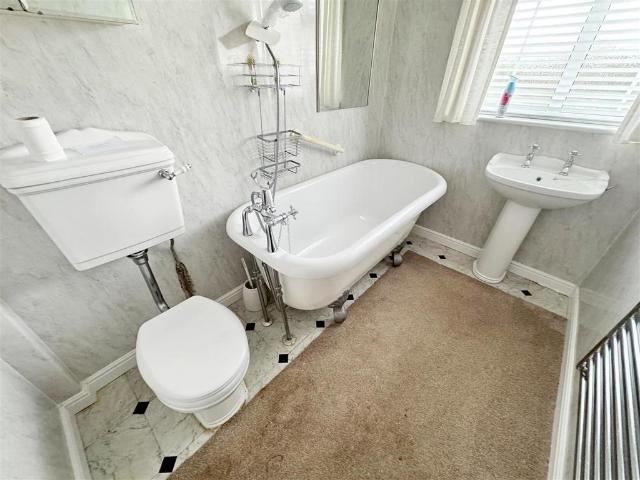 2 bedroom detached bungalow for sale