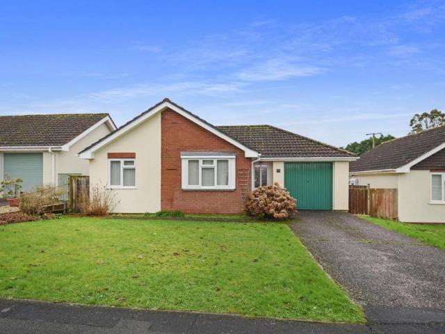 2 bedroom detached bungalow for sale