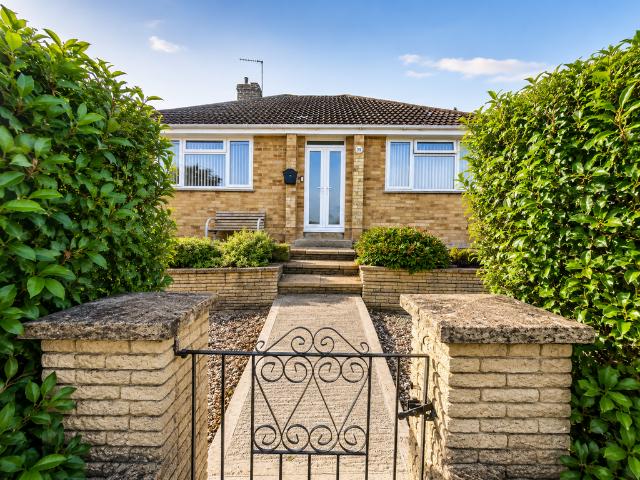 2 bedroom detached bungalow for sale