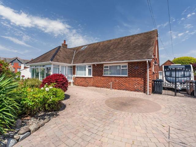 2 bedroom detached bungalow for sale