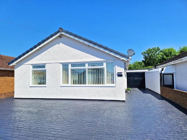 2 bedroom detached bungalow for sale