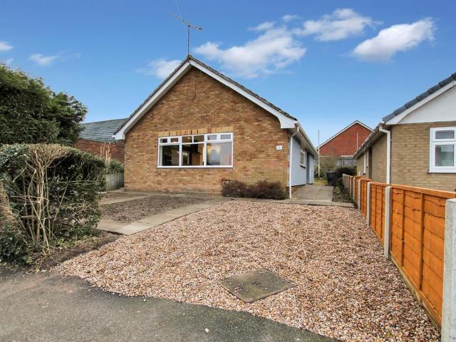 2 bedroom detached bungalow for sale