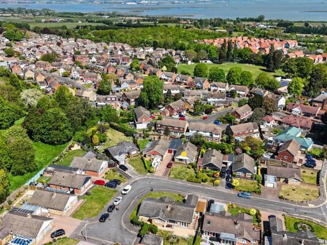 2 bedroom detached bungalow for sale