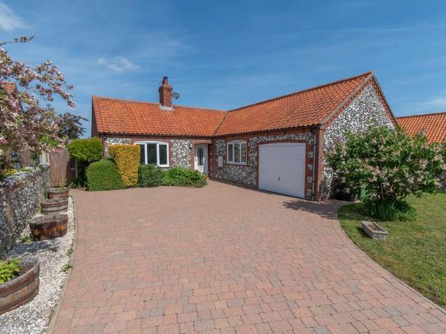 2 bedroom detached bungalow for sale