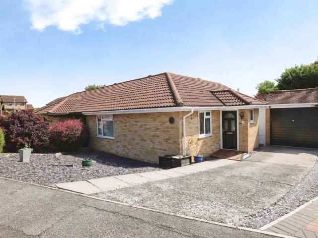 2 bedroom detached bungalow for sale