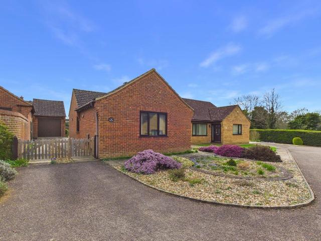 2 bedroom detached bungalow for sale