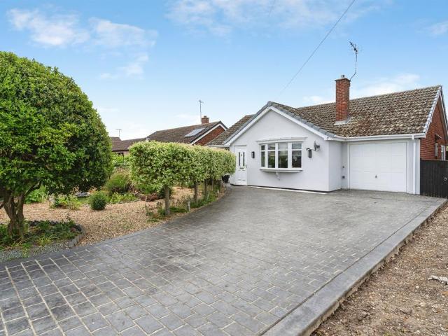 2 bedroom detached bungalow for sale