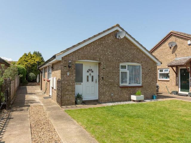 2 bedroom detached bungalow for sale