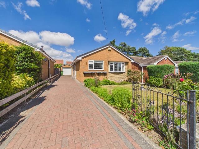 2 bedroom detached bungalow for sale