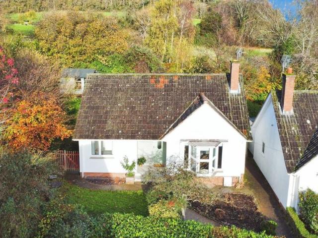 2 bedroom detached bungalow for sale